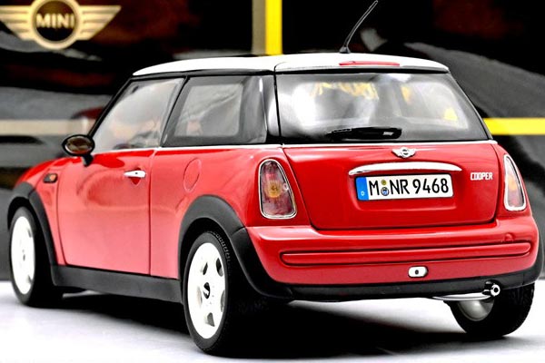 Mini Cooper Hatchback Diecast Car Model 1:18 Scale Red [SD05H057]