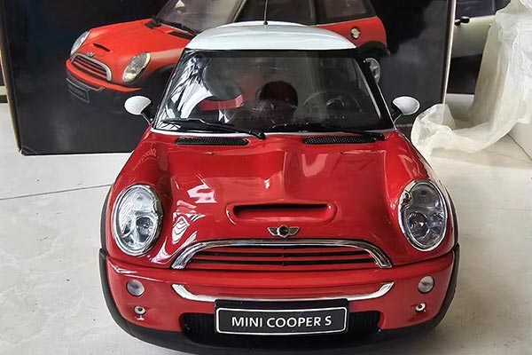 Mini Cooper S Hatchback Diecast Car Model 1:18 Scale Red [SD05H069]