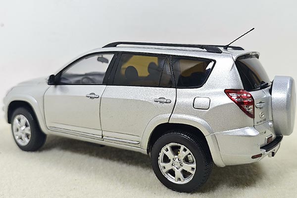 2012 Toyota RAV4 SUV Diecast Model 1:18 Scale [SD05H132]