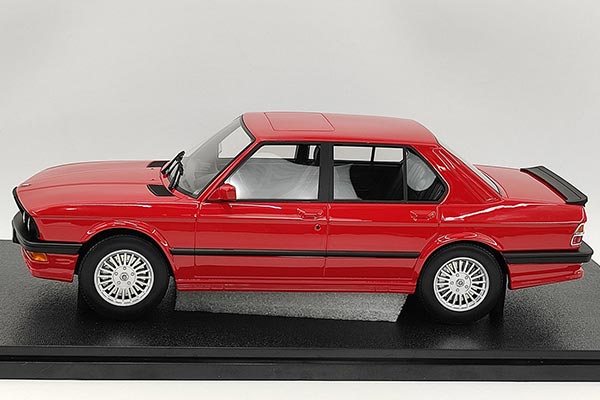 BMW M5 E28 Resin Car Model 1:18 Scale [SD05H204]