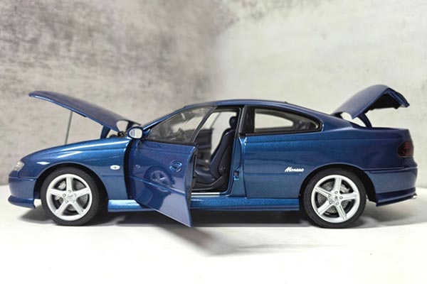 Holden Monaro CV8 Diecast Car Model 1:18 Scale Blue [SD05H247]