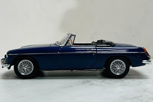 MG MGB Roadster MK II Diecast Car Model 1:18 Scale Blue [SD05H260]
