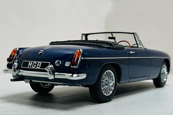 MG MGB Roadster MK II Diecast Car Model 1:18 Scale Blue [SD05H260]