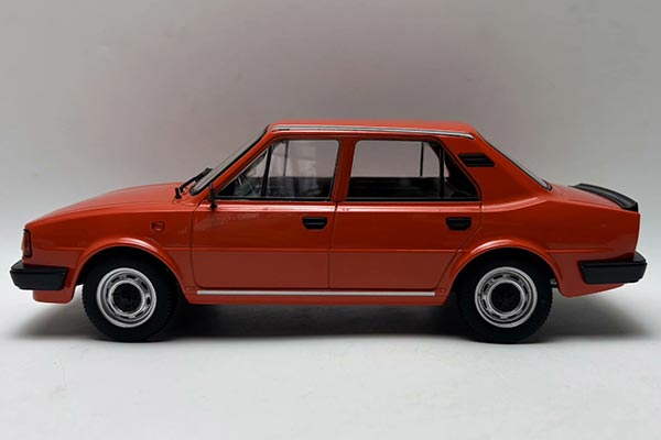 Skoda 120 L Diecast Car Model 1:18 Scale Orange [SD05H276]